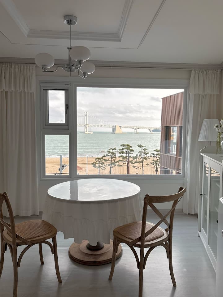 Blanche X 광안대교 뷰 Beachfront (1min Walk) - Busan