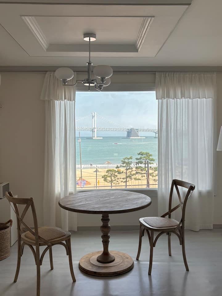 Blanche X 광안대교 뷰 Beachfront (1min Walk) - Busan