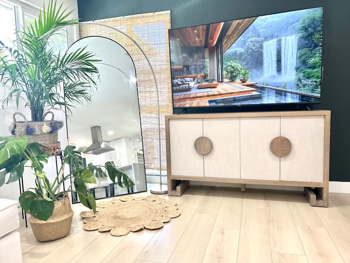 Modern & Stylish 2-bedroom Home, Infared Sauna - Carousel, Santa Ana