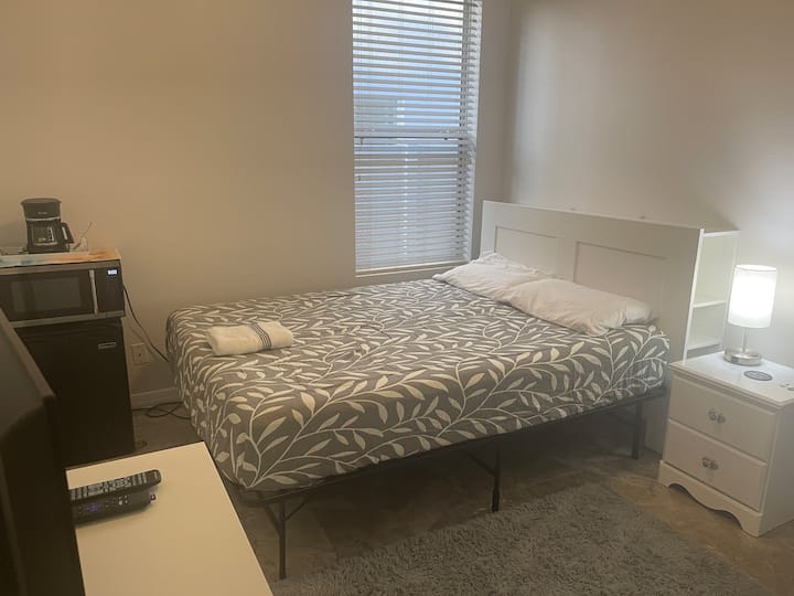 Peaceful, Quiet & Friendly Home! - Oviedo, FL