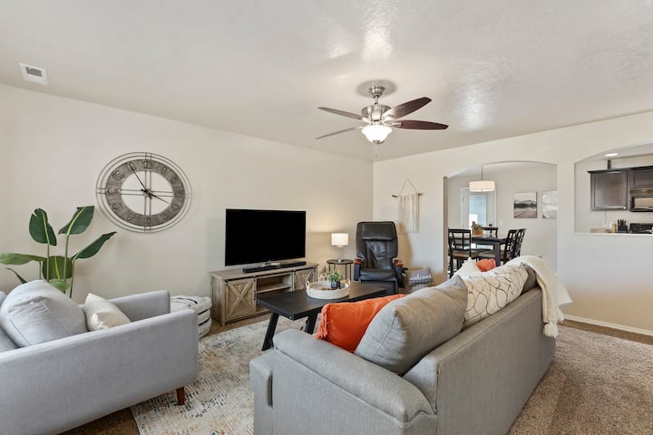 Pet Friendly Stay Sleeps 9 Pool Workspace - Meridian, ID