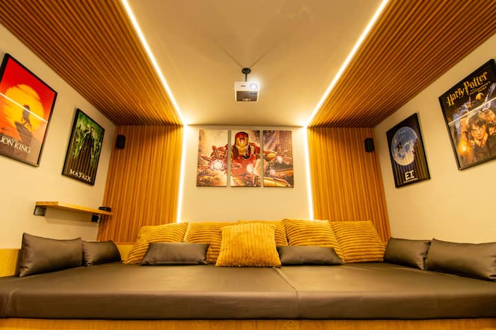 >Inhouse Cinema In Huge Colonial Mansion ~ Chimney - Bogotá