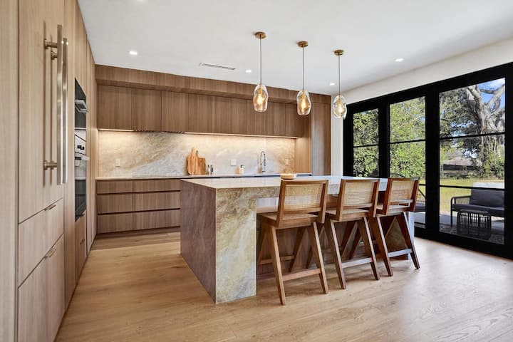 Design-forward Modern Organic Luxury Retreat - Delray Beach, FL