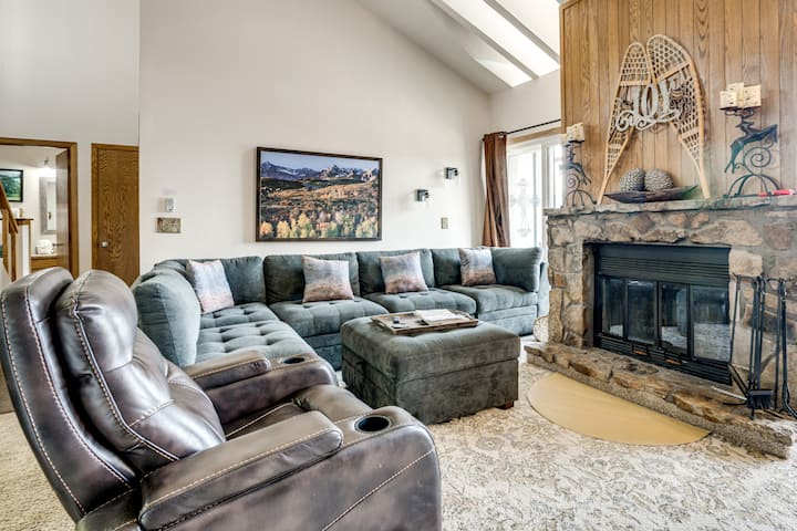 Cozy Condo W/ Balcony & Mtn View In Silverthorne! - Silverthorne, CO