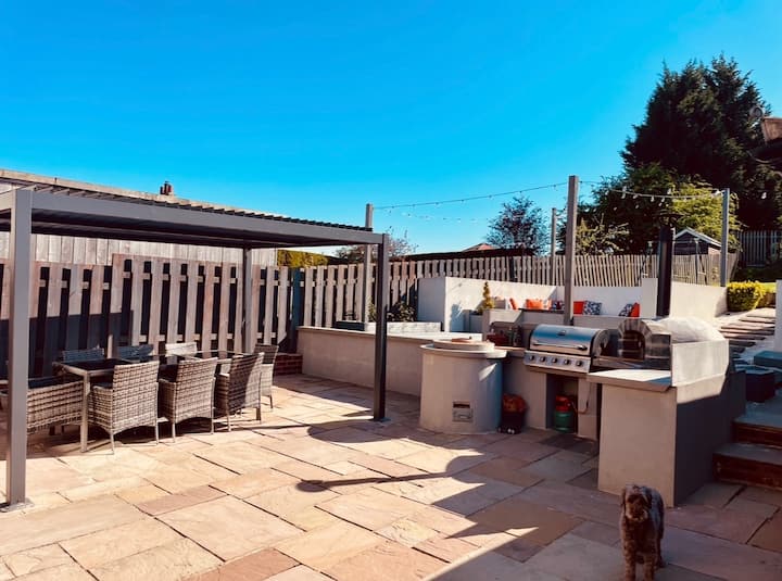 Large Detached Home For Families & Group Stays - Barnsley
