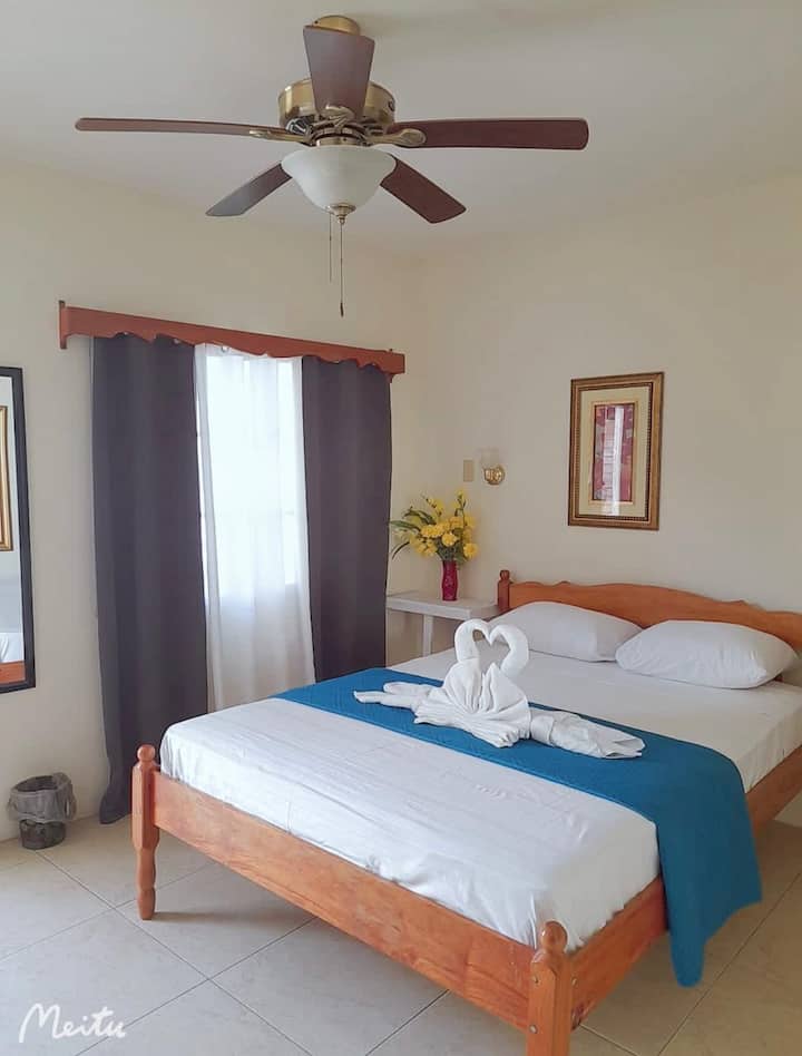 Group Stay Belize City Near Watertaxi 6br/6ba - ベリーズ