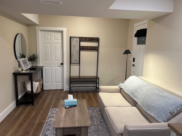 Cozy 1 Bedroom Suite - West Kelowna