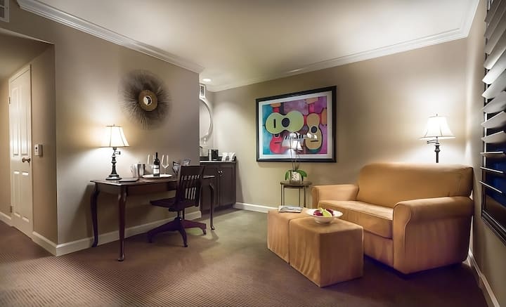 Indulge In Home Like Comfort! 2 Spacious Units - Palo Alto, CA