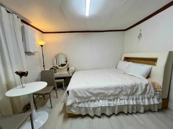 Cozy & Clean & Well-heated Stay For Subway - 남촌동