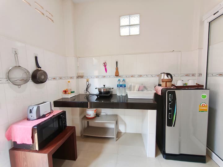 Comfy King Bed, Kitchen En Suite - Ao Nang