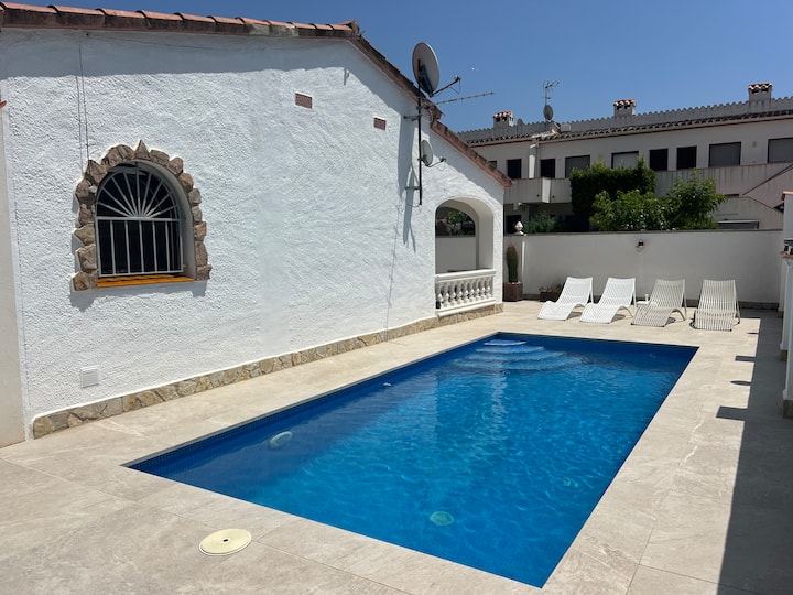 Maison Climatisée Avec Piscine à 4 Min De La Mer - Ampuriabrava
