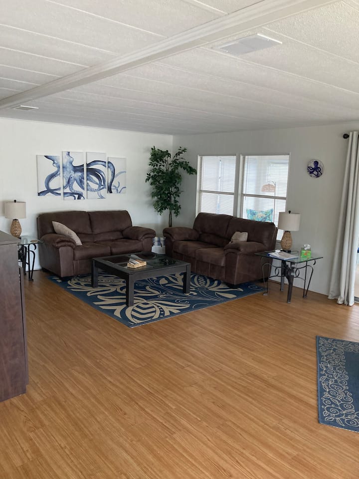 Moving To Paradise? Here's Your Relocation Hub! - Venice, FL