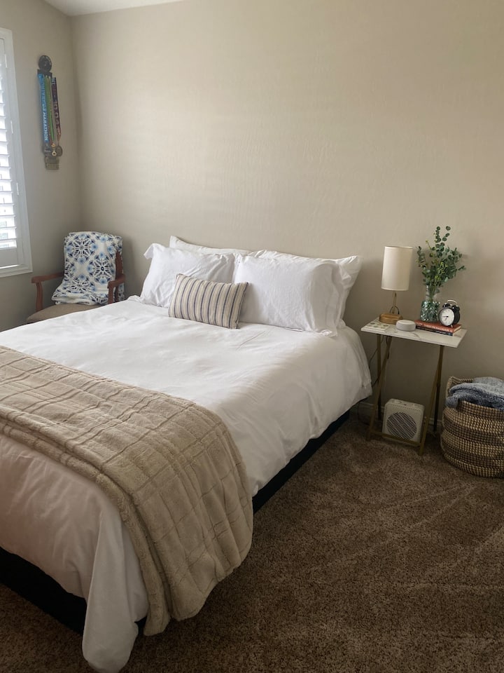 Cozy 1br In Nice Neighborhood. - Bakersfield, CA