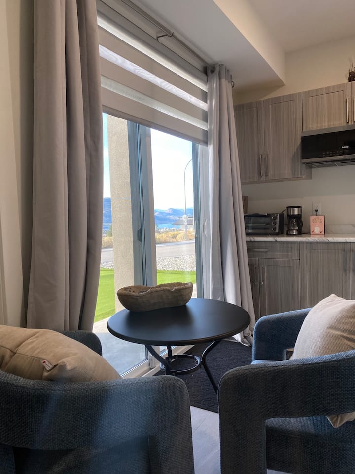 Modern Ground Level  Suite - Penticton