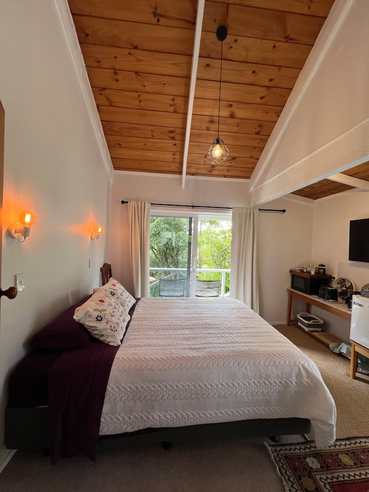 Nestled Simplicity - Self Contained - New Plymouth