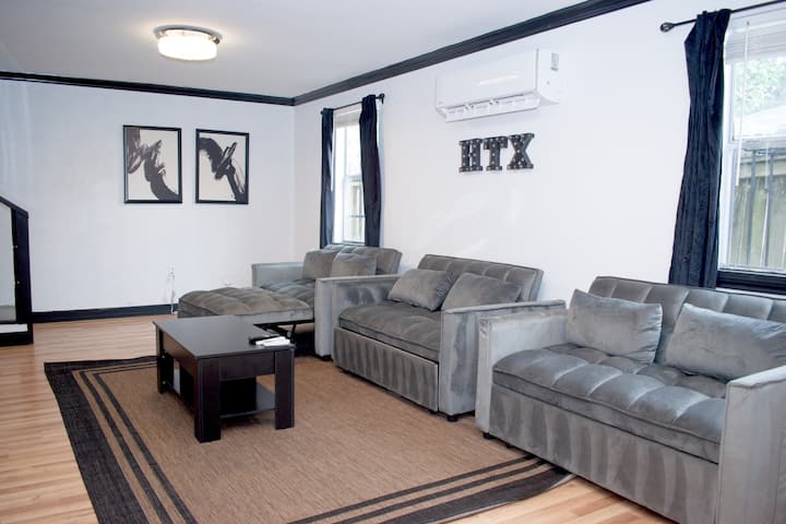 World Cup '26 · 3.3mi Nrg · Sleeps 9 · Grill+yard - Houston, TX