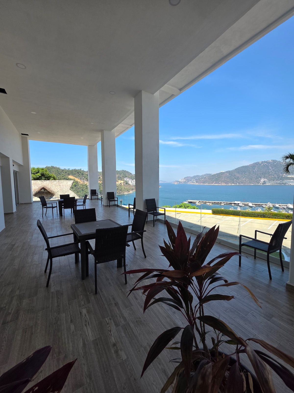 Family Apartment Facing the Sea and Beach - Apartments for Rent in ...