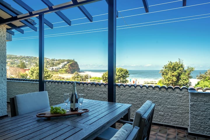 Absolute Beachfront - Stunning Ocean Views Getaway - Avoca Beach