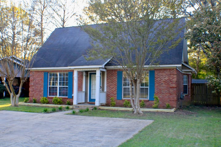 The Happy Home @ 1812 - Starkville, MS