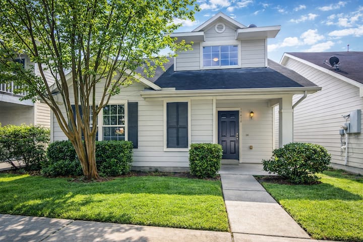 H&s Luxury Home With Pool Table 8 Mi To Iah - Houston George Bush Airport (IAH)