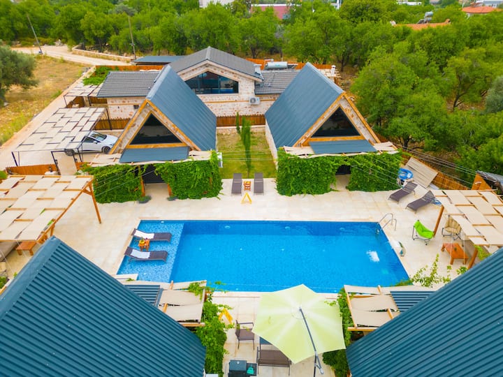 Ağajunior3/ Kaşta Bahçeli Havuzlu Villa - Kaş