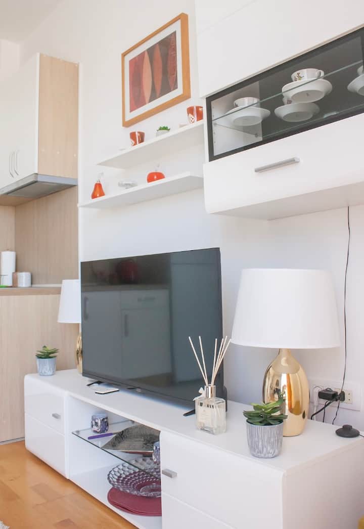 2 Bed Apartment, 15 Min Walk To Beach & Old Town - Budva