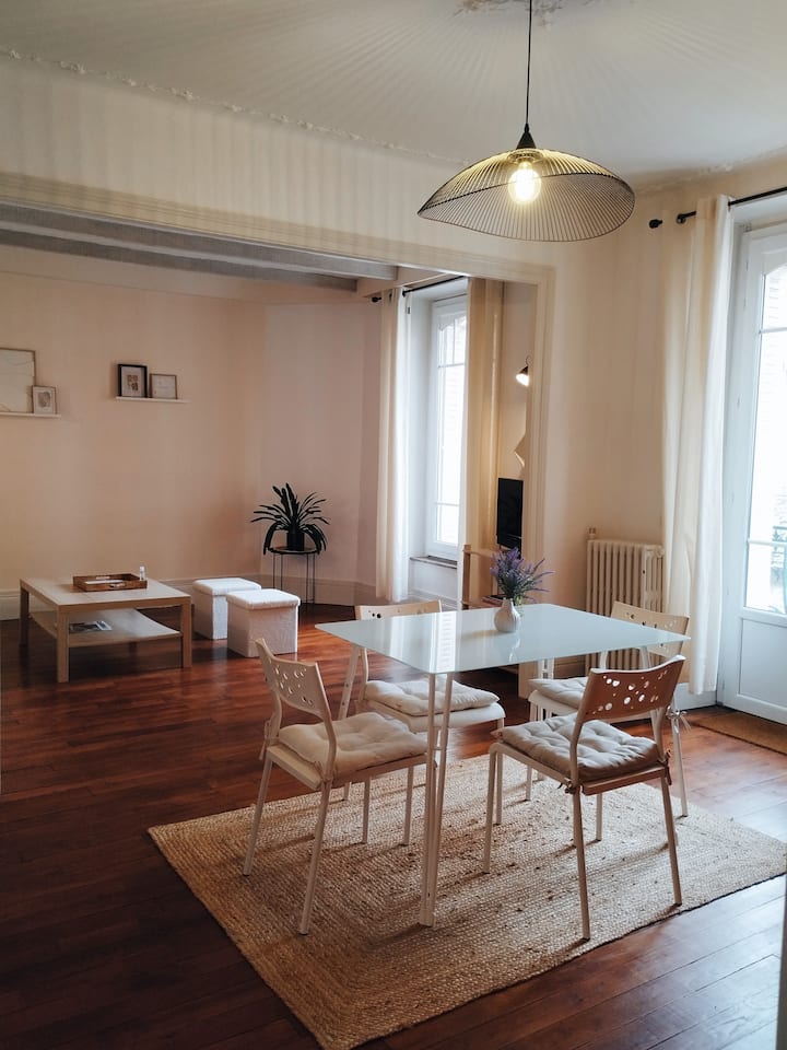 Appartement Avec Balcon - Hyper Centre - Charleville-Mézières