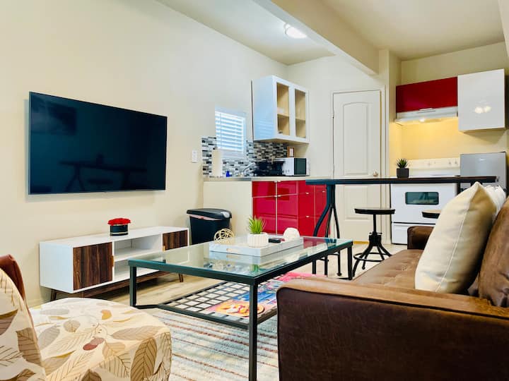 Great Location In Midtown! - Houston Rodeo & Livestock Parade