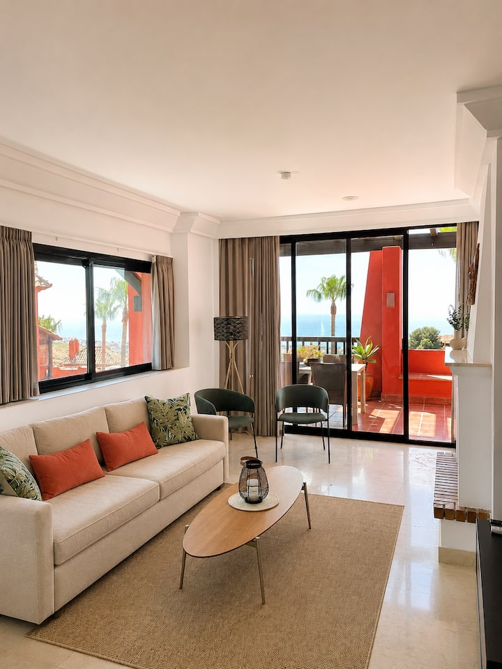 Encantador Apartamento Con Vista Al Mar Y Montaña - Calahonda