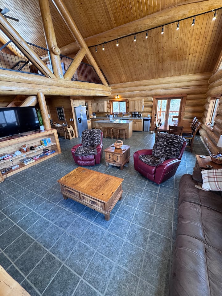 Log Home On 10 Acres, Hot Tub, Sauna, & Mountains - Palmer, AK