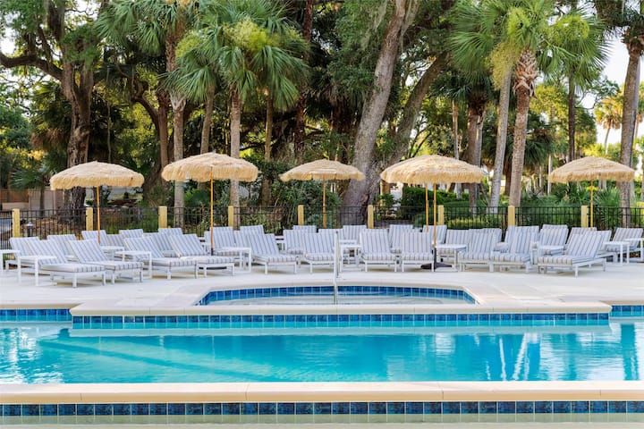 Affordable Getaway! Pet-friendly, Beachfront! - Hilton Head Island, SC