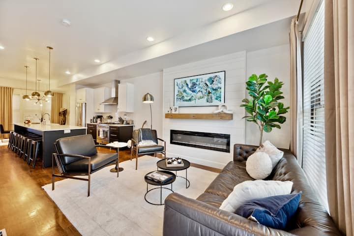 Stylish Rino Townhome W/rooftop & Walk To Downtown - Denver, CO