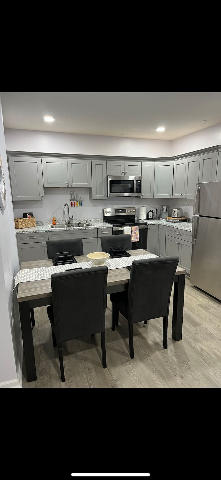 Private &Convenient 1-bedroom Guesthouse W/parking - Norfolk, VA