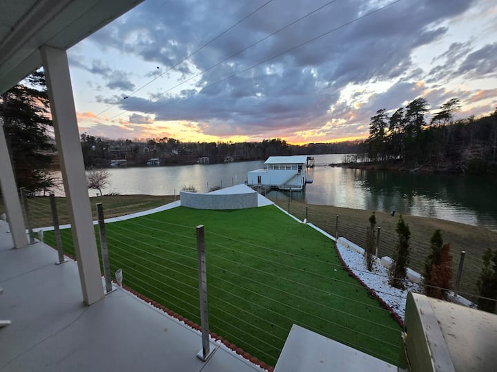 Luxury Lanier Lakeside Getaway: Free Parking, Wifi - Gainesville, GA