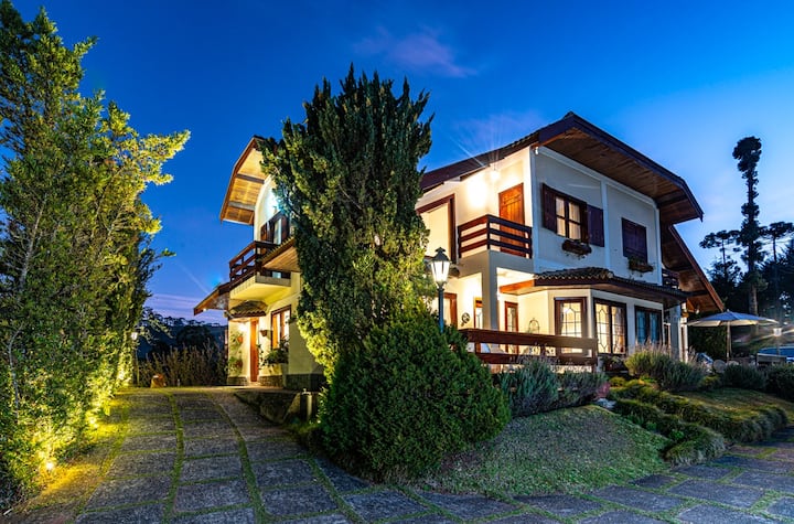 Casa 3 Dorm · Cond Fechado · Lareira · Vista Linda - Campos do Jordão