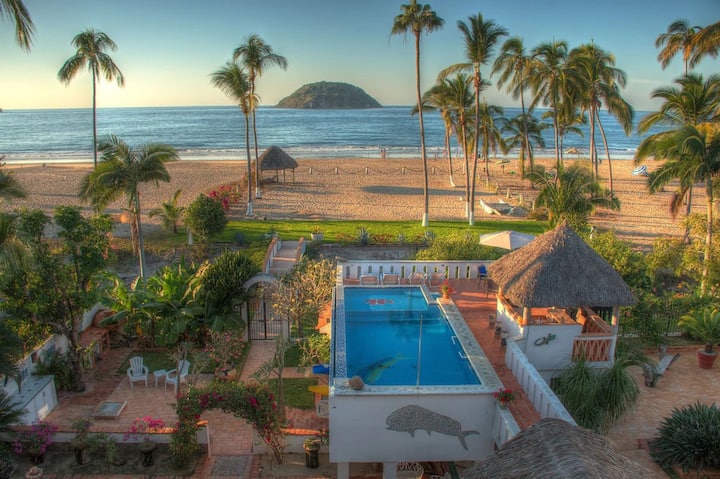 Oceanfront 5 Units 6 Bedroooms For A Large Group - La Peñita de Jaltemba