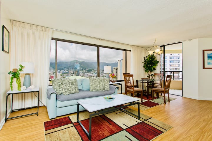 Spring Special! Waikiki’s Discovery Bay #2906 - Honolulu