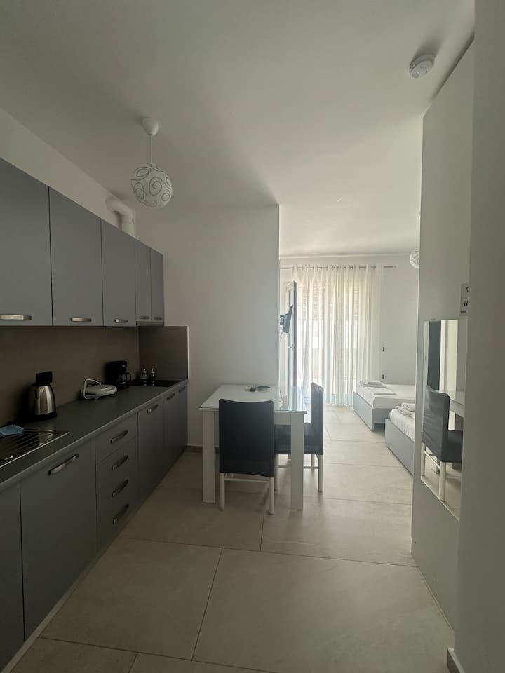 Spacious Balcony: Quiet Retreat Near The Beach - Vlorë