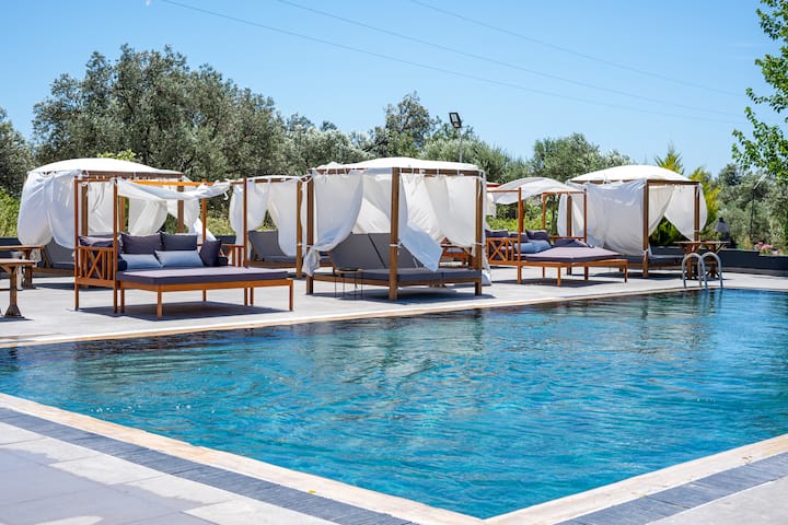 Aquaparklı ÖZelplajlı1+1 Suit Apart No:9-10-11-12 - Gömeç