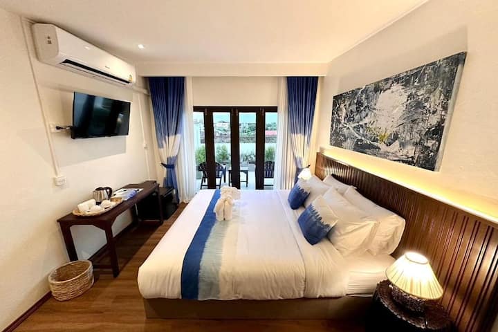 Deluxe King With Balcony And Bath Tub - Chiang Mai