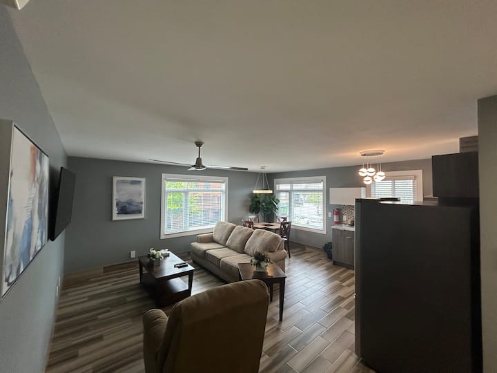 Elias Plaza Apt 4 - Leamington