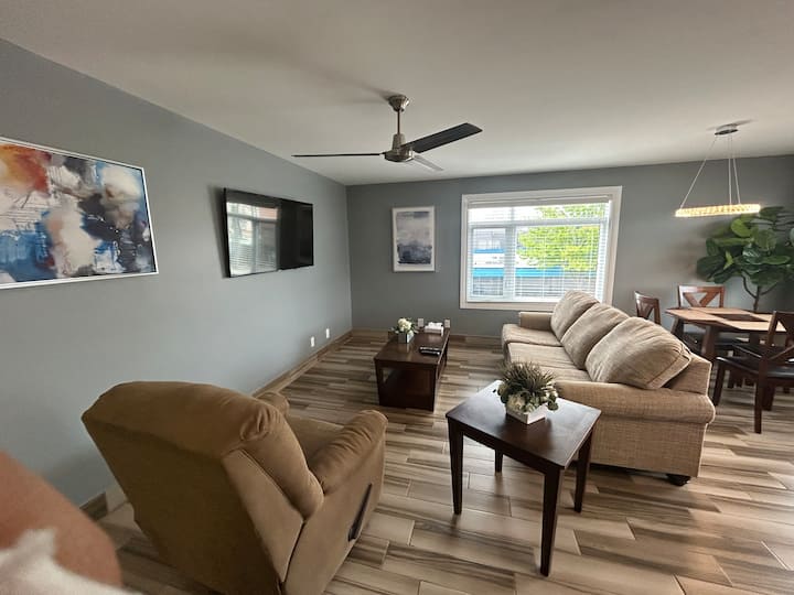 Elias Plaza Apt 4 - Leamington