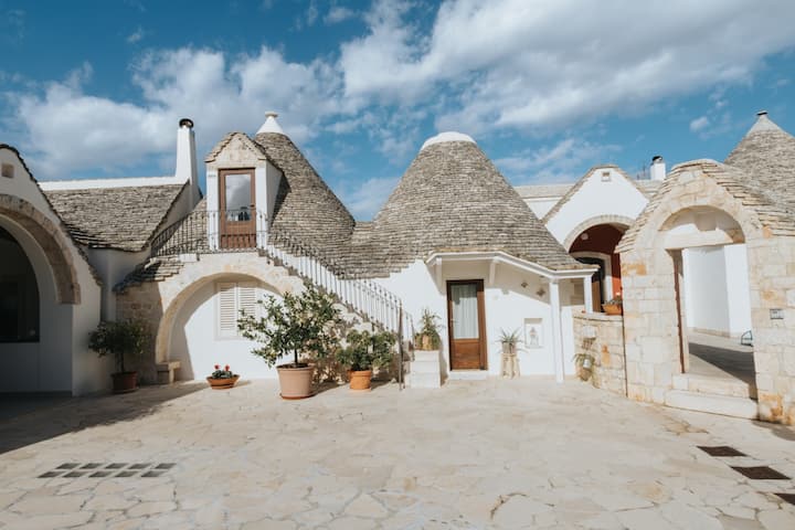 Trullo Margherita With Pool | Fascino Antico - Alberobello