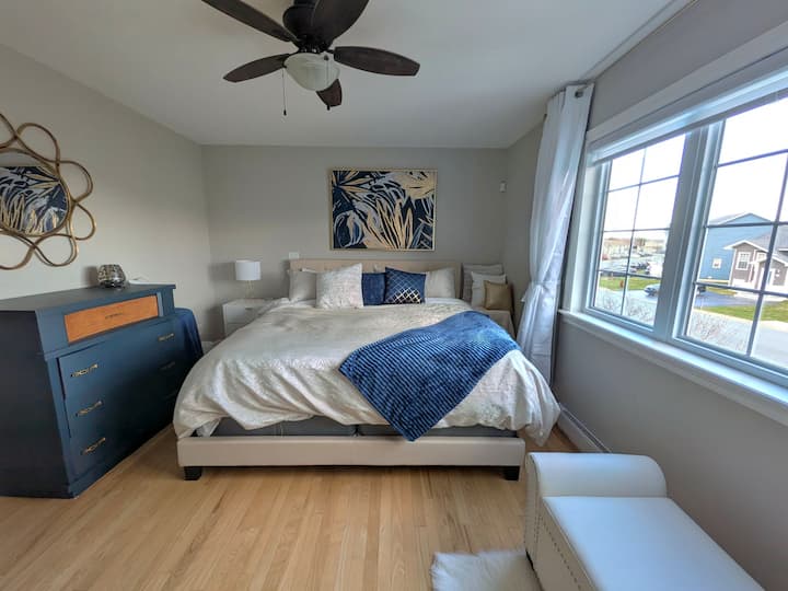 *Wow!* Executive 2-bed 2-bath - Paradise