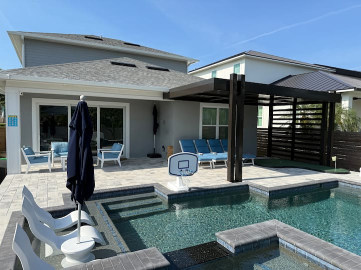 Ultra Luxury Beach Retreat - Perfect Location - New Smyrna Beach, FL