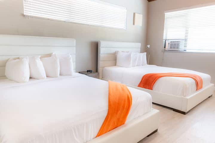 Suite Queen Bed With Bunk Beds For Family - Hollywood, FL