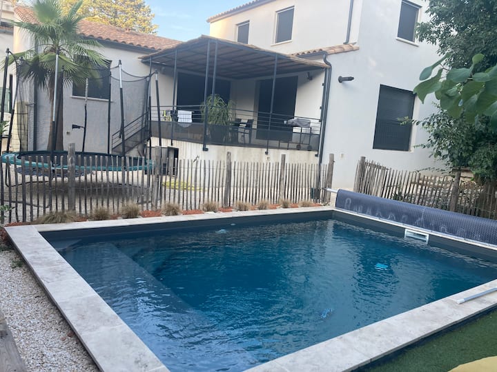 Maison Avec Piscine à Nîmes - Nîmes