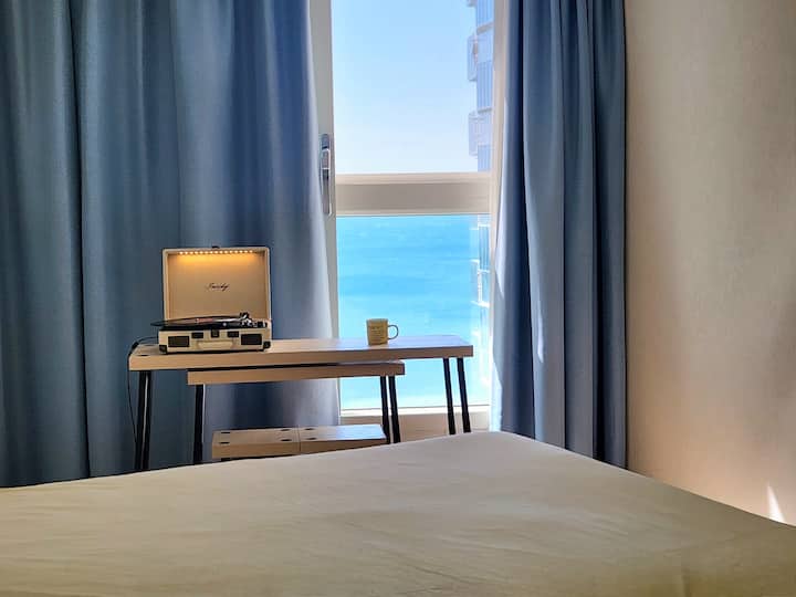 <레옹>
#바다오션뷰/짐보관
#해운대해수욕장2분
#퀸침대2개/7월오픈
#턴테이블/무료주차 - Busan