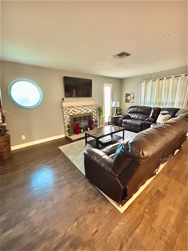 Vegas Hot Spot | Sleeps 10 | Reduced Rates! - Las Vegas Strip, NV