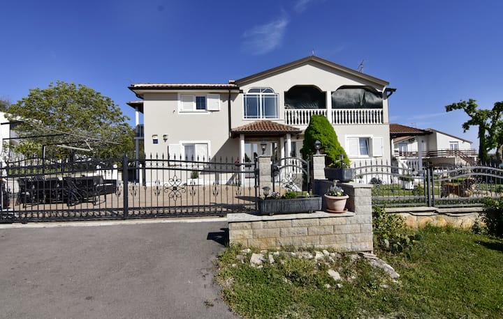 Comfortable Idyllic Apartment Barica 2+2 Free Wifi - Umag